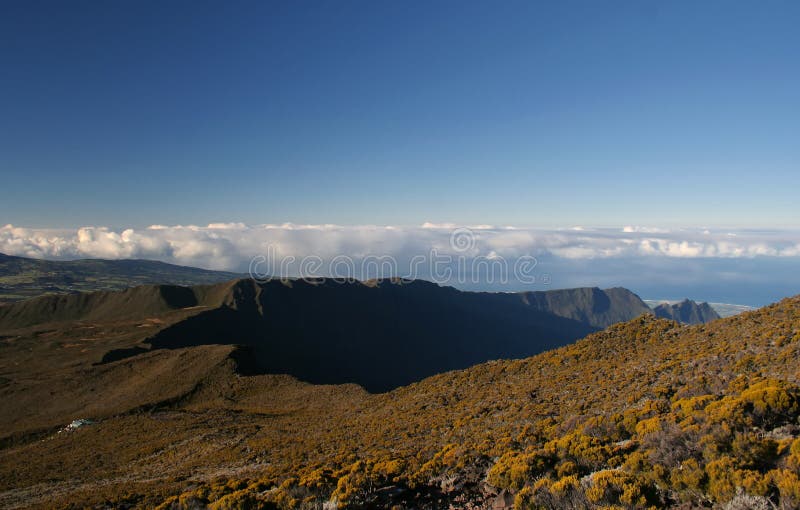 横向山 库存图片. 图片 包括有 国家, 叶子, 小山, 工厂, 秋天, 季节, 海岛, 本质, 森林, 展望期 - 5531441