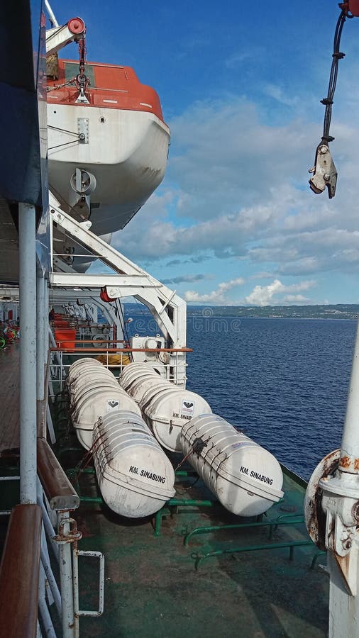 Watercraft vehicle sd 库存图片. 图片 包括有 通信工具, 轮渡, 等候, 帆柱 - 261589859