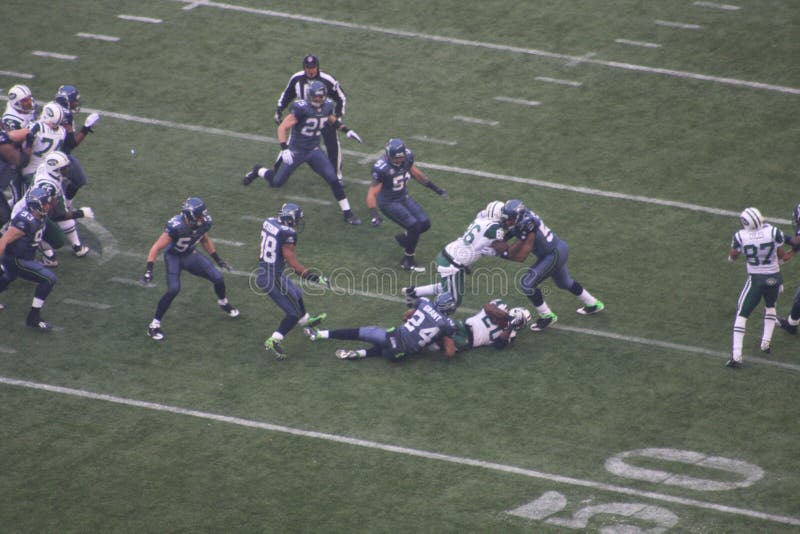 Defense 编辑类照片. 图片 包括有 教练, 横跨地, 字段, 被照顾的, 卫兵, 竞争, 盔甲, 题头 - 7521011