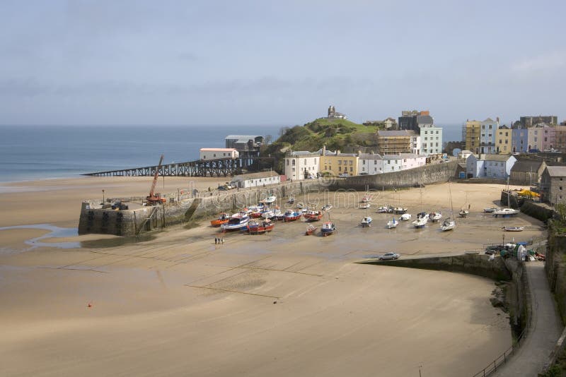 风景Tenby 库存照片. 图片 包括有 海岸, 户外, 节假日, 小船, 沿海, 人们, 刺毛, 海岸线 - 117933716