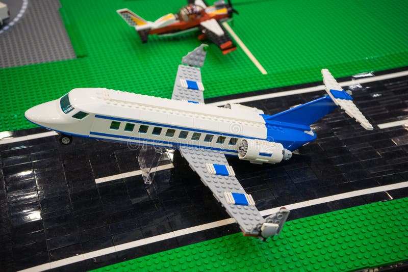 飞机lego 编辑类库存图片. 图片 包括有 行业, 显示, 布尔人, 颜色, 海岸, 飞行, 在期间, 金子 - 61931049