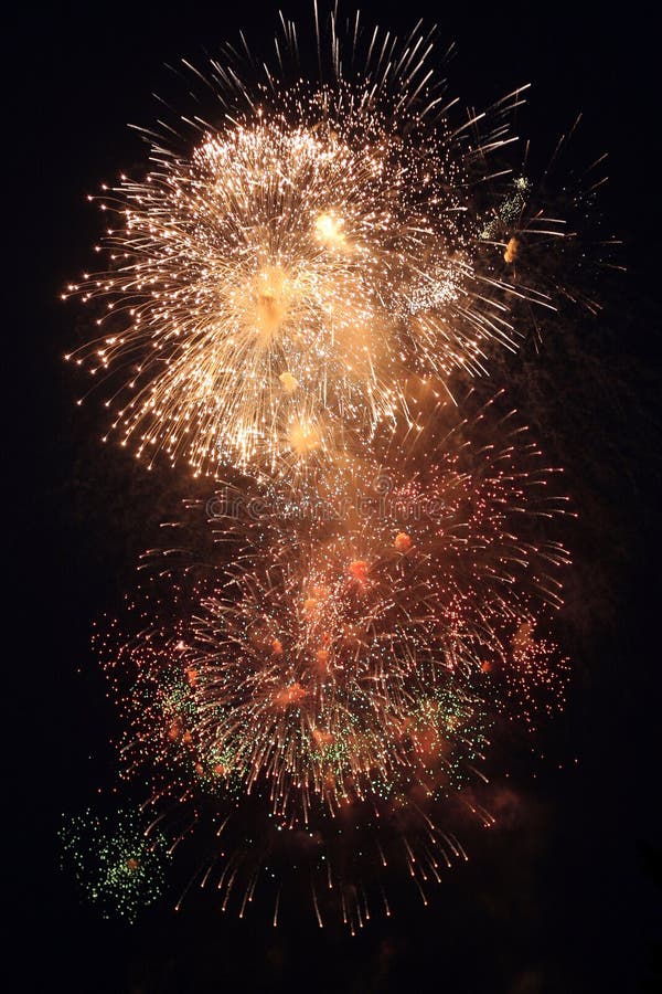 Fyrverkeri 04 fotografering för bildbyråer. Bild av himmel - 2474421
