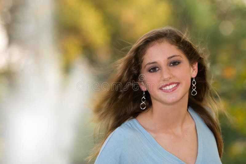 13 Años Wind-blown Adolescentes. Foto de archivo - Imagen de ojos ...