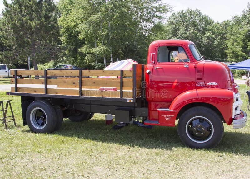 1954 Chevy 6400 Truck editorial photo. Image of chevrolet - 36744401