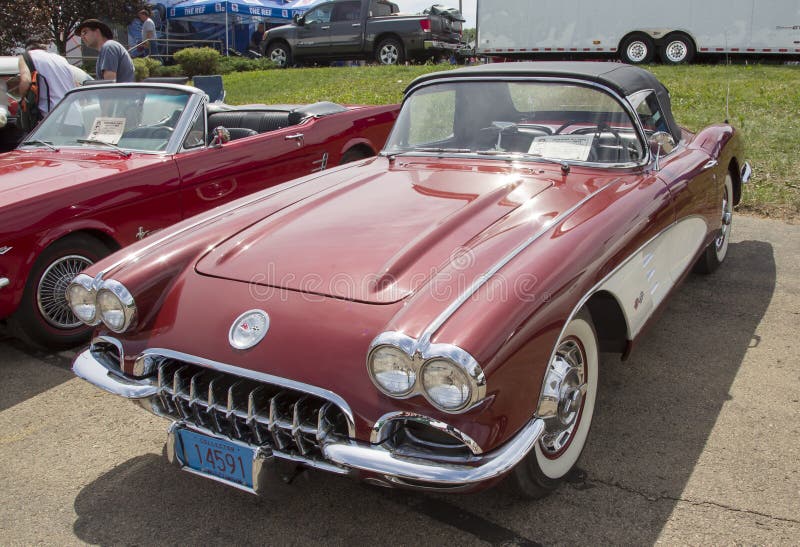 1960 Chevy Corvette Convertible Side View Editorial Stock Photo - Image ...