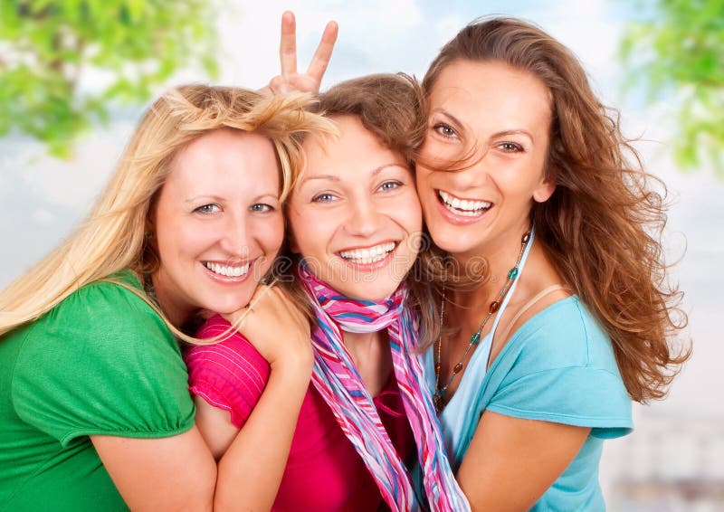 3 amiche dello strato immagine stock. Immagine di bevande - 10794487