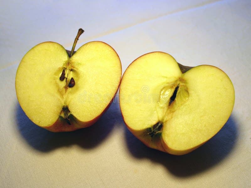 2 Apfel halfs stockfoto. Bild von sonderkommando, geschnitten - 62052
