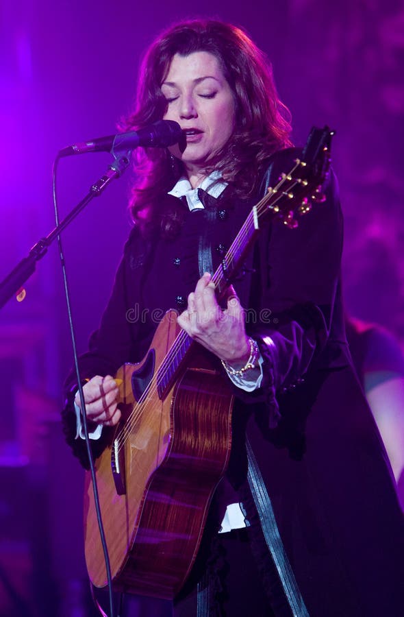 2 Friends Tour editorial photo. Image of stage, worship - 26437841