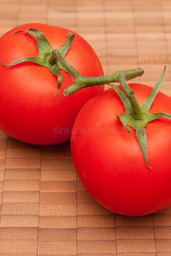 2 Tomaten 2 stock image. Image of number, stalk, tomatoes - 21987347