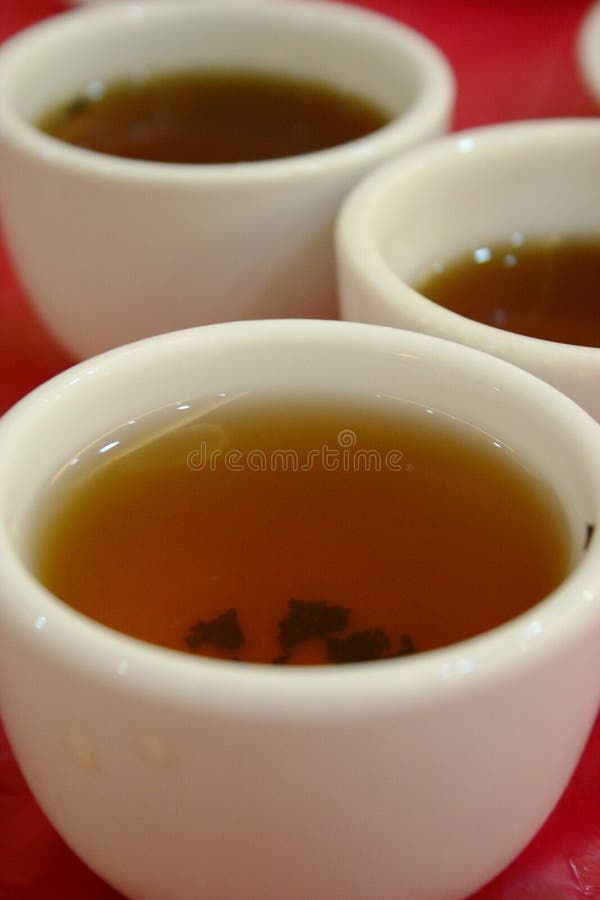 3 copos de chá chineses imagem de stock. Imagem de branco - 3065959