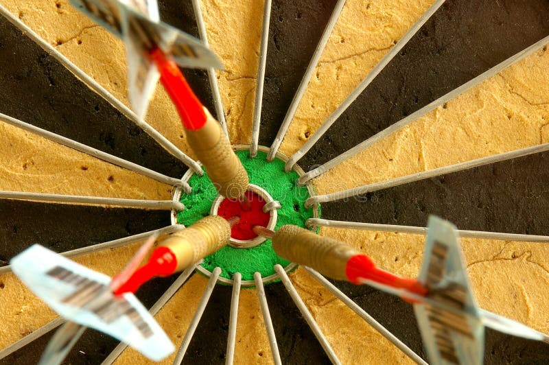 3 dardi fotografia stock. Immagine di concorrenza, occhio - 352976