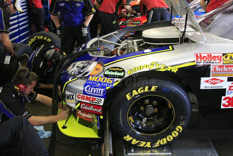 48 S Splitter Gets Adjusted Editorial Photo - Image of nhms, competitor ...