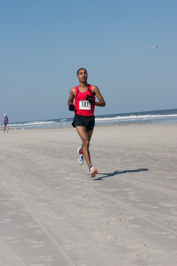 5 & 10 Mile Winter Beach Run Editorial Stock Photo - Image of adult ...