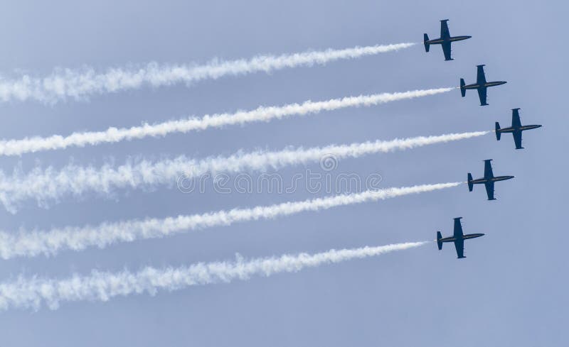 5 Planes Flying in Acrobatic Formation Stock Image - Image of team ...