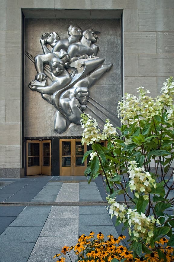 50 Rockefeller Plaza editorial photography. Image of sculpture - 19873317