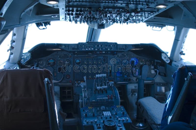 747 Cockpit stock image. Image of knobs, pilot, modern - 733003