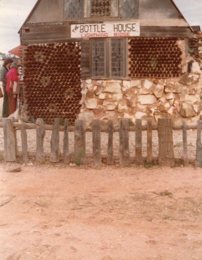8. Bottle House, Lightning Ridge, NSW 2 Stock Image - Image of people ...