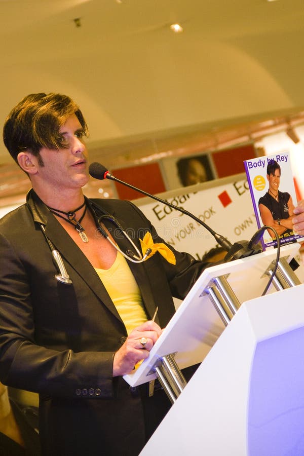 Dr. 90210 - Dr. Robert Rey redaktionell arkivbild. Bild av ökning ...