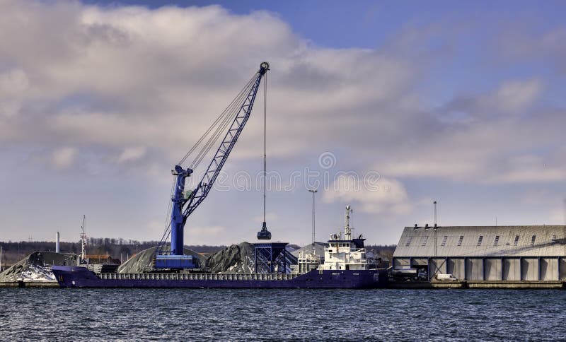 Aabenraas hamn i Danmark fotografering för bildbyråer. Bild av kran ...