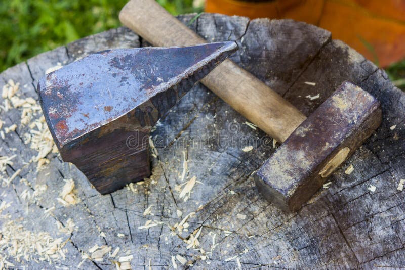 Aambeeld en hamer stock foto. Image of productie, beroep - 95499172