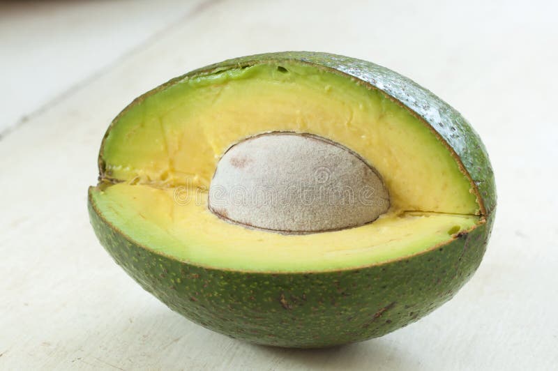 Abacate aberto cortado foto de stock. Imagem de comer - 22652478