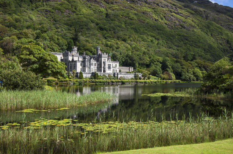 Abadía De Kylemore - Connemara Y Cong - Irlanda Foto de archivo ...