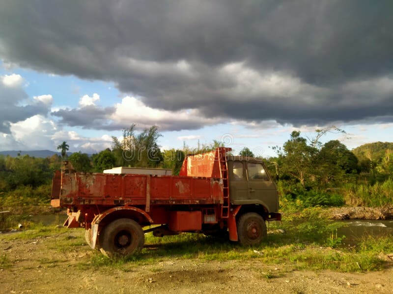 Abandon old rusty lorry stock image. Image of rusty - 271651405