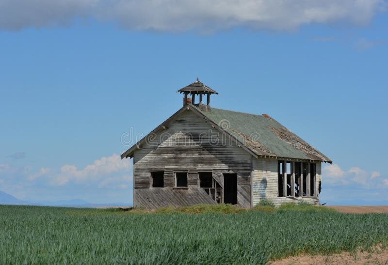 Abandoned Building Along Highway Stock Image - Image of reclaimed ...