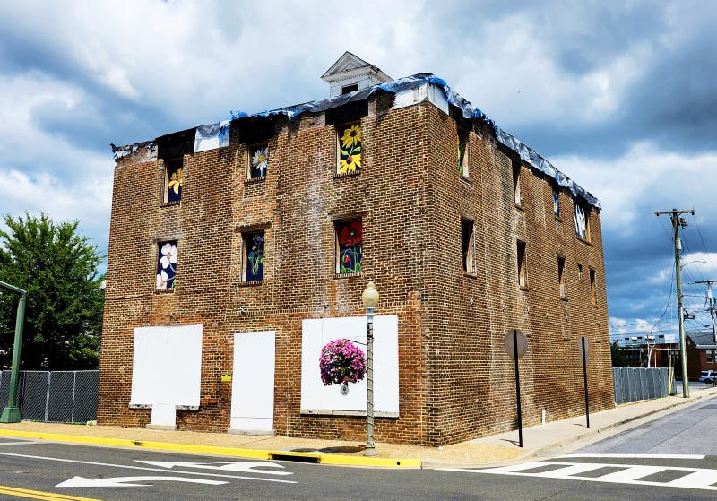 Abandoned Building in Front Royal, VA Editorial Stock Photo - Image of ...