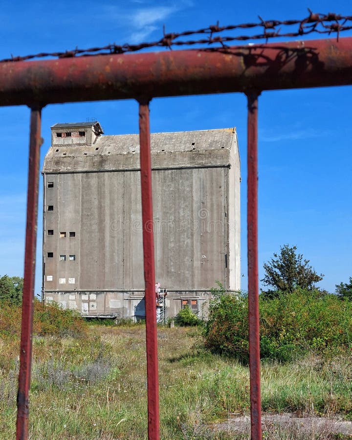 Silo wire clamps stock photo. Image of grain, wire, farm - 10594726