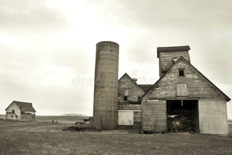 Abandoned farm barn stock image. Image of abandoned - 177259843