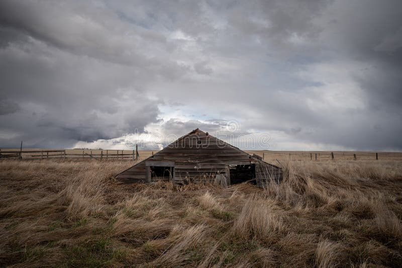 Abandoned Farm Buildings in Alberta Stock Image - Image of barn, winter ...