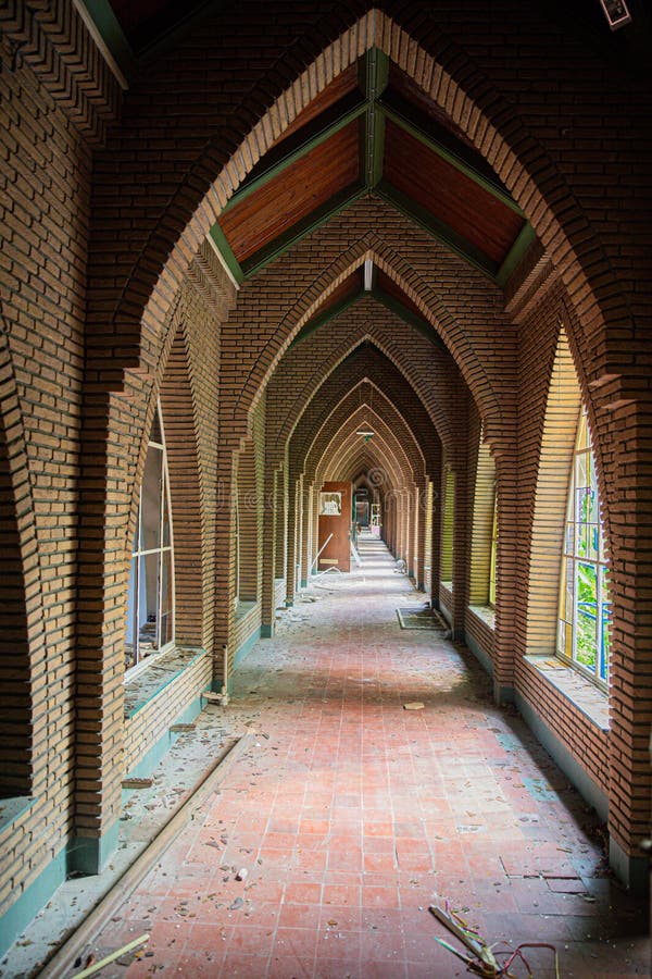 170 Natural Gothic Arched Windows Stock Photos - Free & Royalty-Free ...