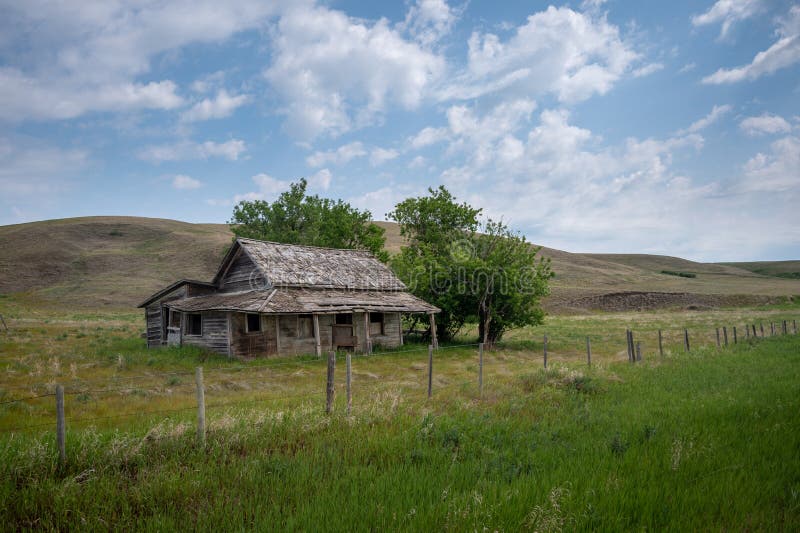 Abandoned Homestead on the Prairies Stock Image - Image of grid, park ...