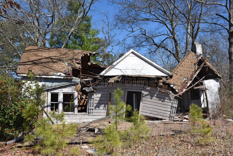 House in Ruin in North Italy Stock Image - Image of decayed, ruins ...