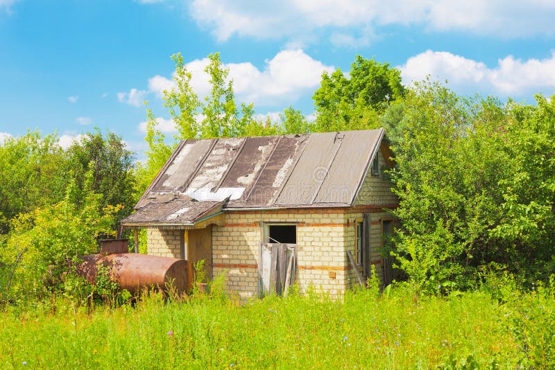 Abandoned hut stock photo. Image of abandoned, crib, home - 25550198