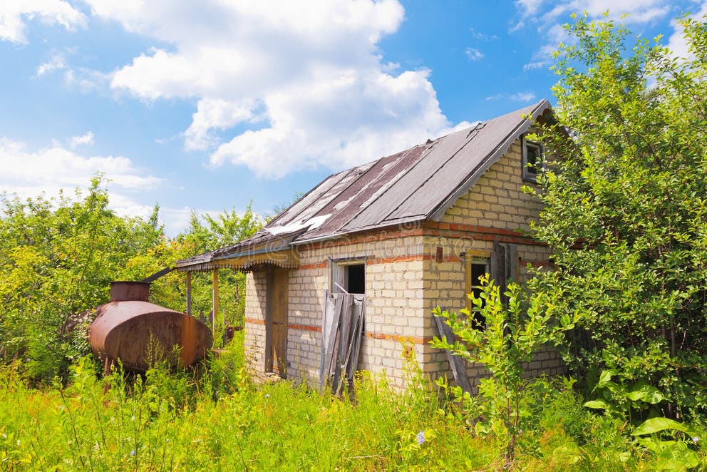Abandoned hut stock image. Image of green, building, camping - 25552785