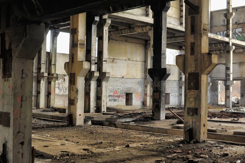 Abandoned Industrial Building Stock Image - Image of cement, obsolete ...