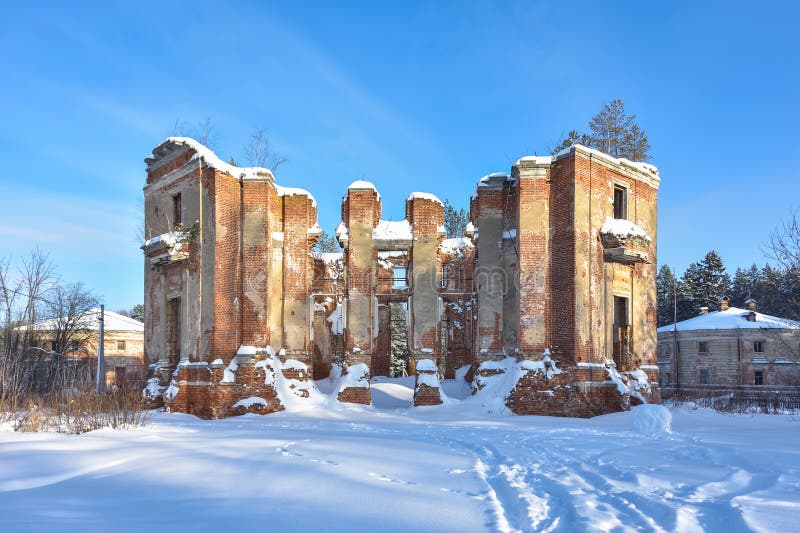 Abandoned Manor with Columns, Manor Ruins in Winter Stock Image - Image ...