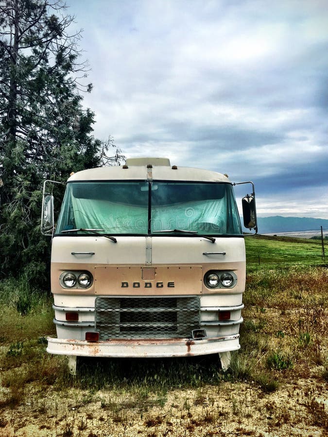 Abandoned Motorhome Parked in a Field Editorial Photography - Image of ...