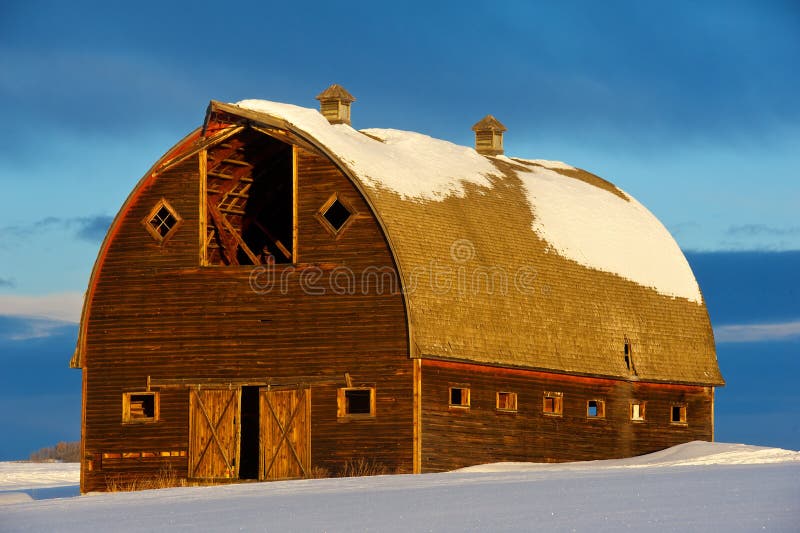 Abandoned Old Barn in Winter Stock Image - Image of rural, crop: 31135799