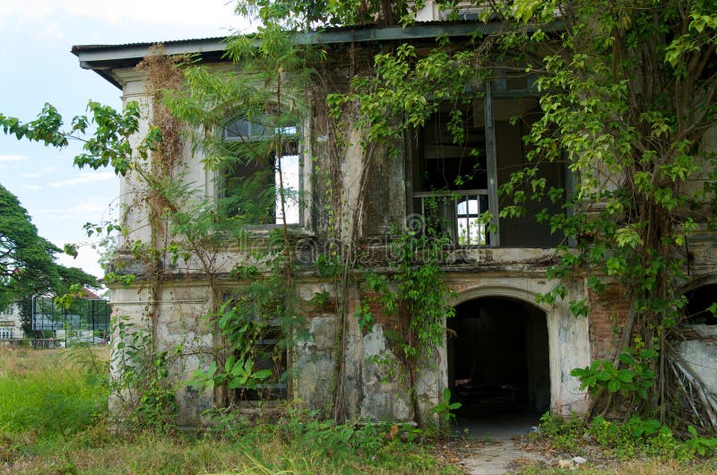 Abandoned old house stock image. Image of exterior, built - 13494311