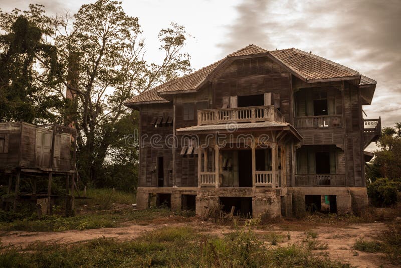 Abandoned house stock image. Image of antique, house - 20916597