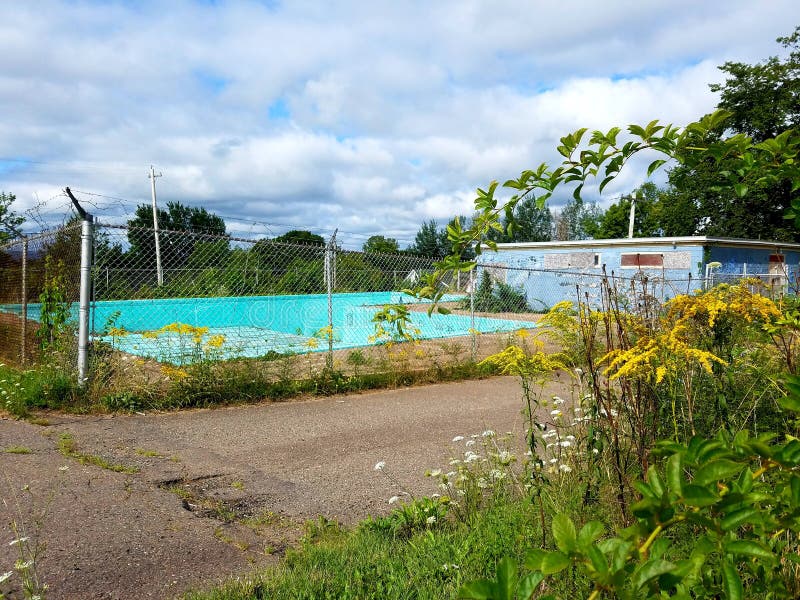 Abandoned Pool stock image. Image of pool, cloudy, abandoned - 124172647
