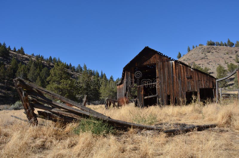 Abandoned Ranch in Central Oregon Stock Image - Image of fence, blue ...