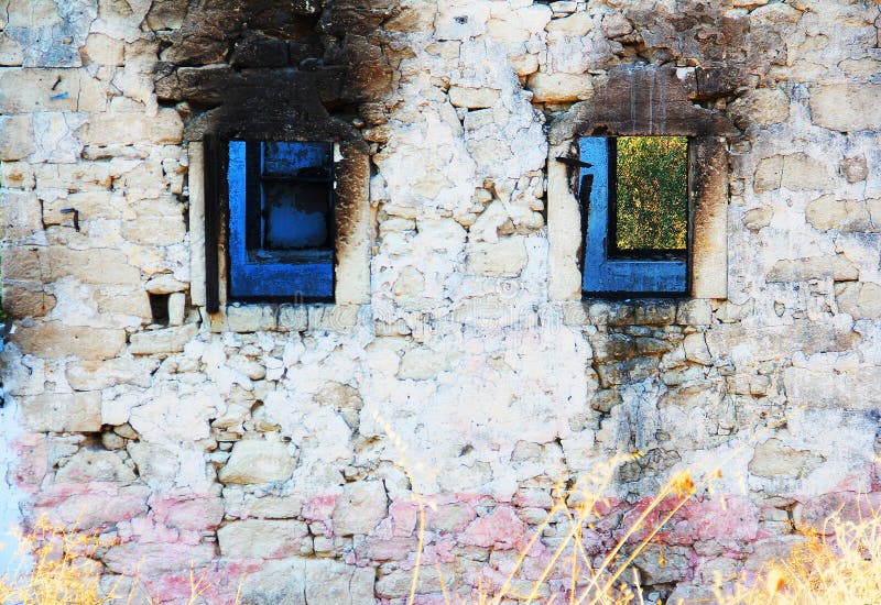 Abandoned and Ruined House stock image. Image of cracked - 86053777