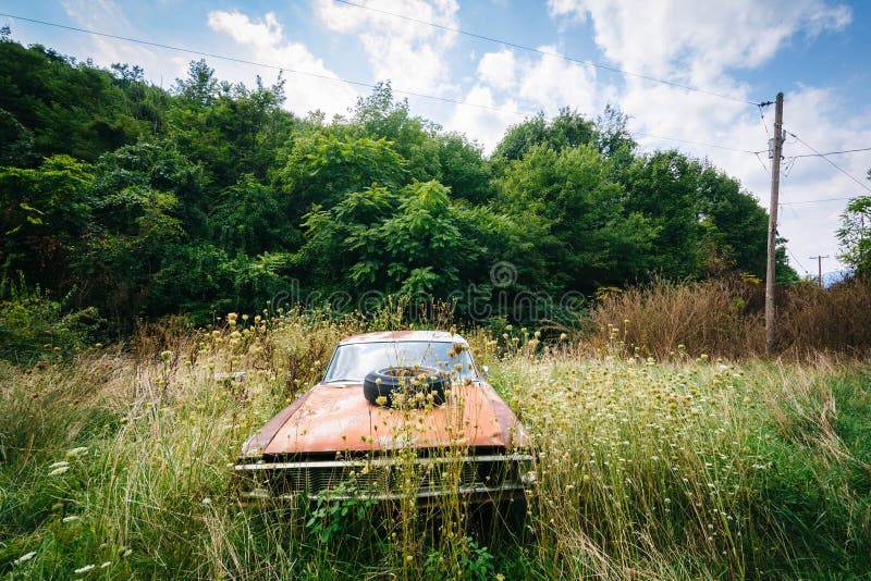 Abandoned, Rusty Car in the Rural Shenandoah Valley, Virginia. Stock ...