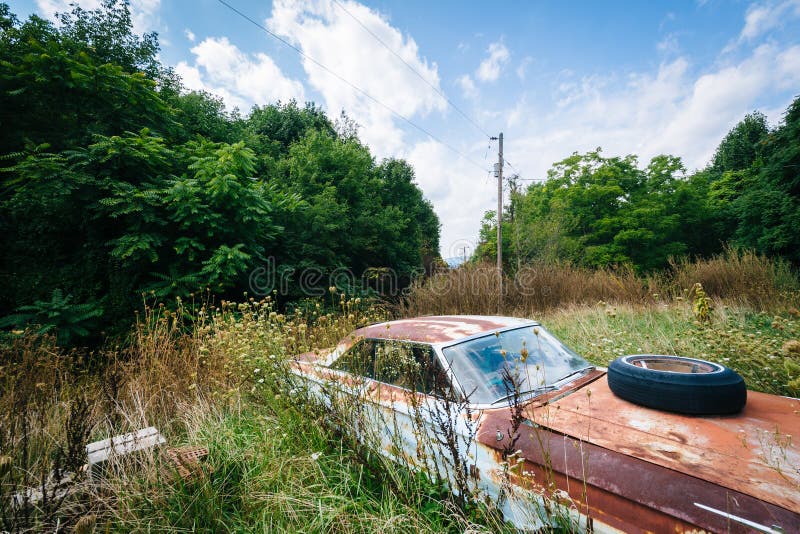 Abandoned, Rusty Car in the Rural Shenandoah Valley, Virginia. Stock ...