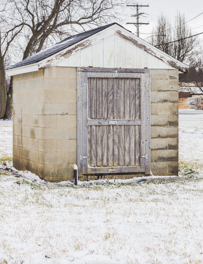 Abandoned shed stock photo. Image of white, green, shelby - 64844924