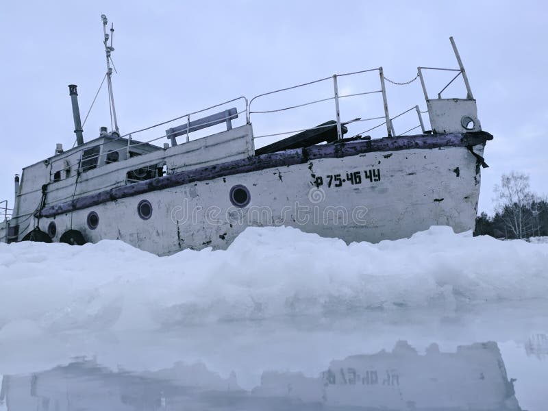 Abandoned ship on ice editorial photography. Image of pier - 270651372